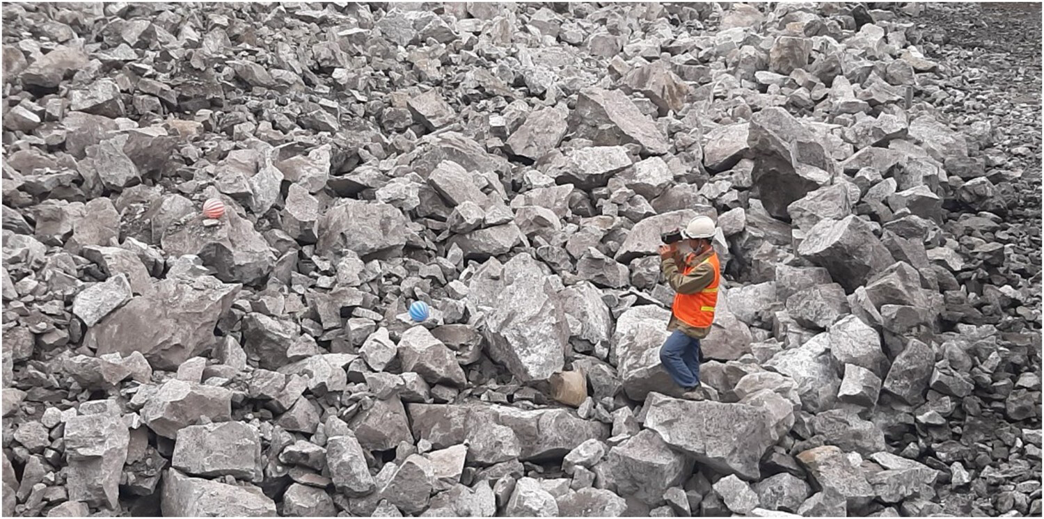 Rock fragmentation analysis using UAV technology - Mining Doc