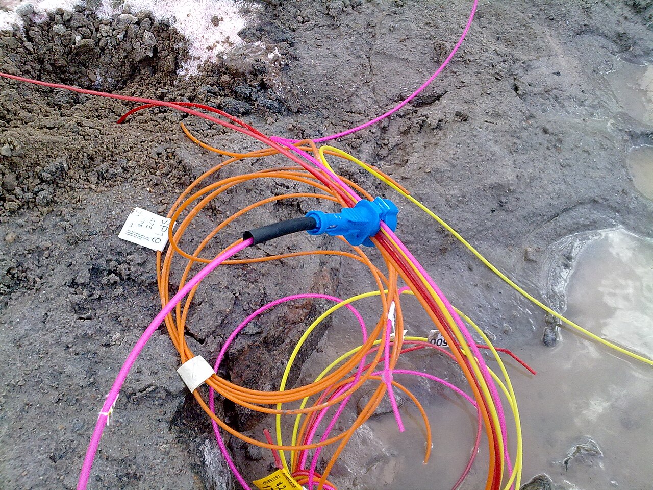 Electric and non-electric detonators: what is the difference? - Mining Doc